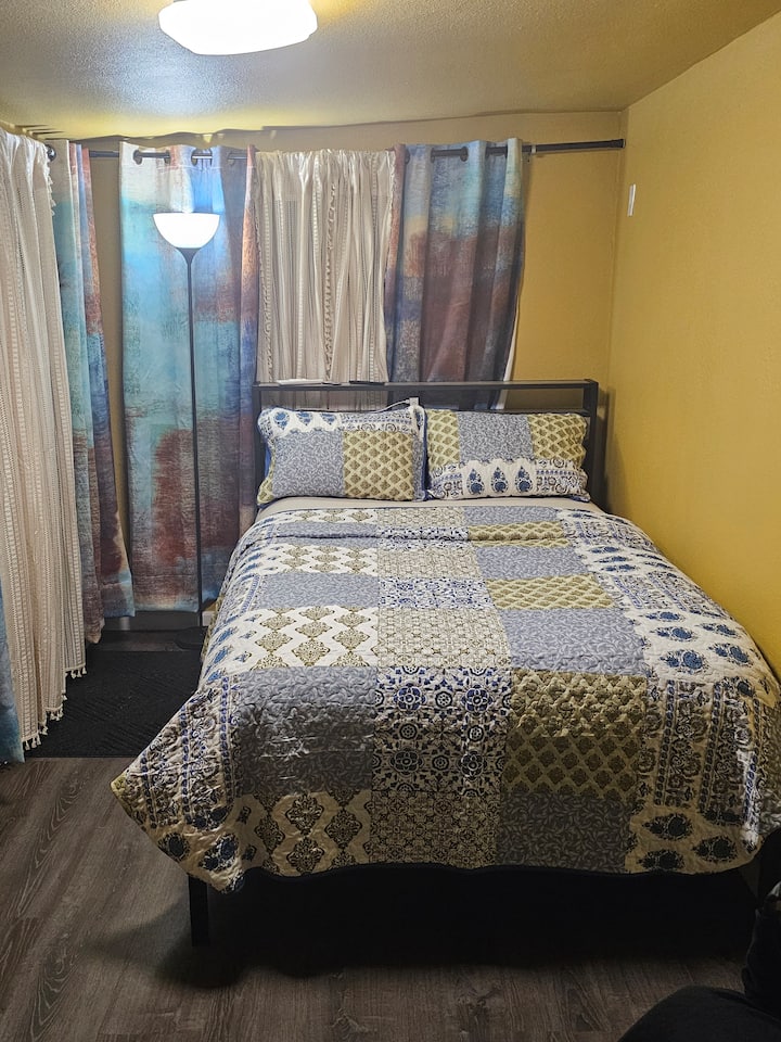 Self'contained Room - Longview, WA