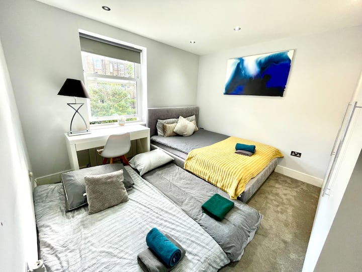 5 People - London - Zone 2 - Londres