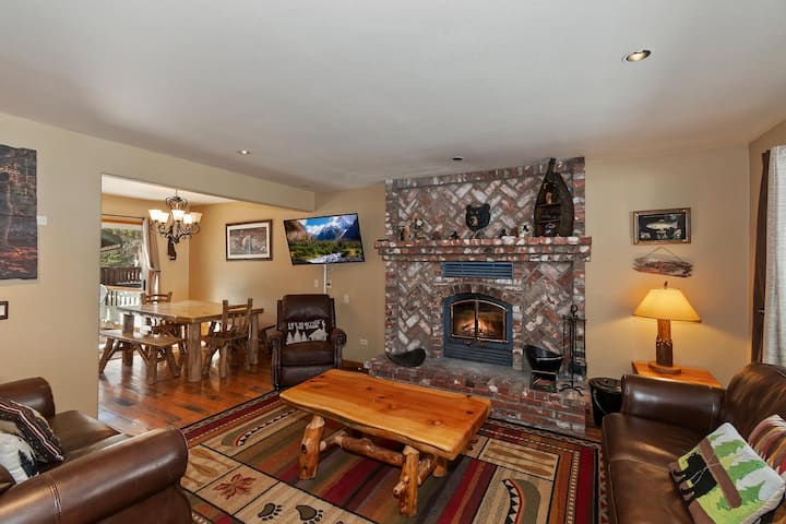 Master Suite! 2 Game Rooms! Hot Tub! Propane Bbq! - Big Bear, CA