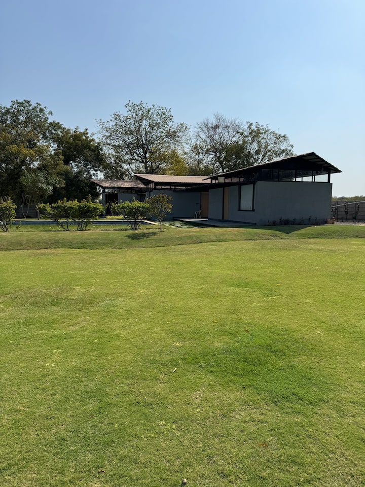 Zephyr Stays | Farmhouse| Nature Meets City Living - Ahmedabad