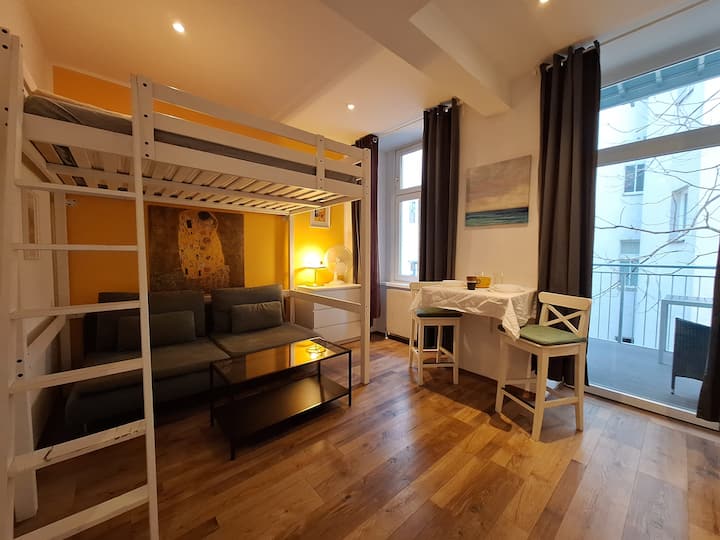 Quiet Cool Balcony @Josefstadt ~Wifi ~12min Center - Vienna