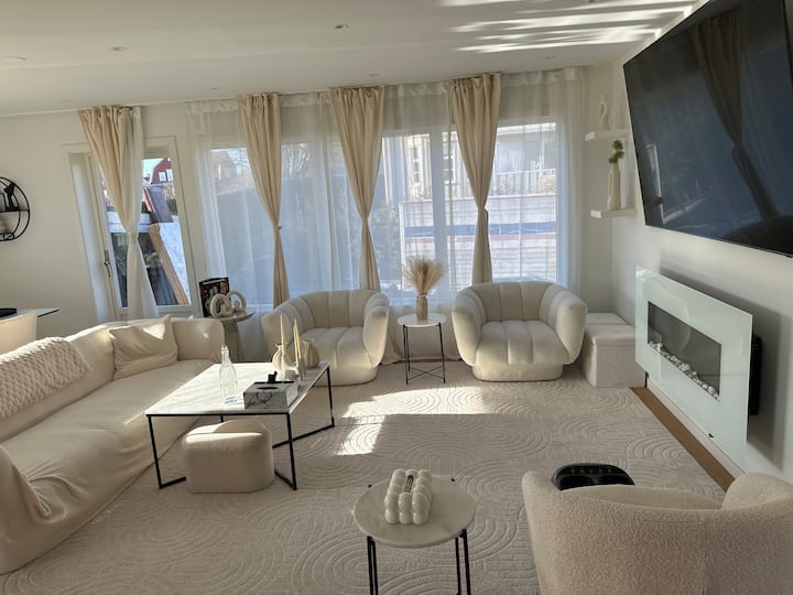 Hus I Centrala Sala.(övervåningen) - Sala