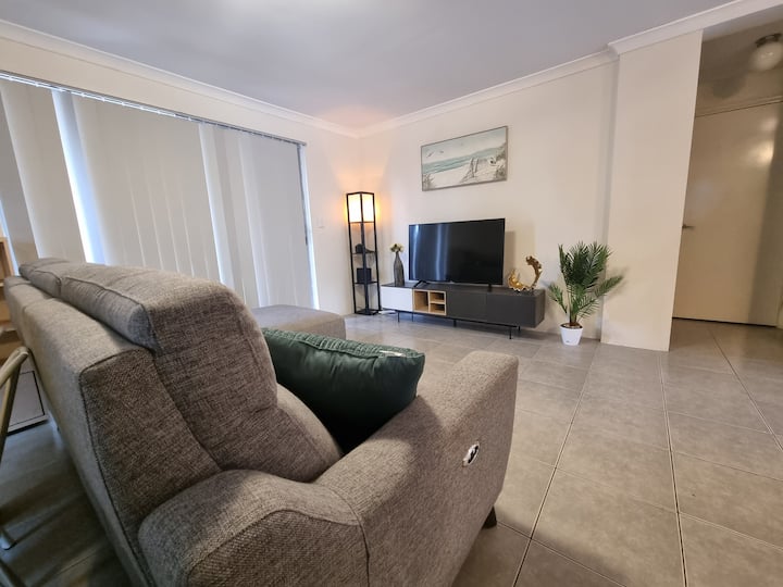 Tranquil Treasure - Queens Room - Armadale