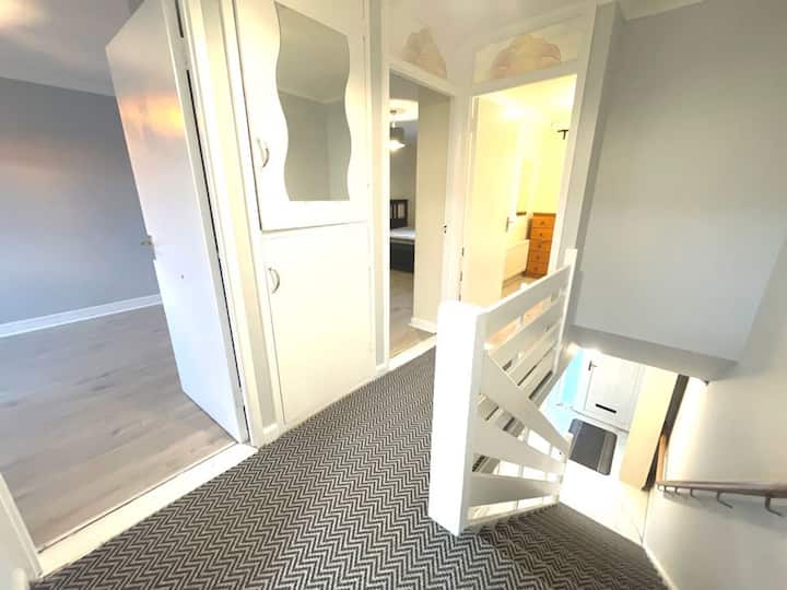 Cosy Dublin Stay | Quiet Area + Easy Transport - South Dublin