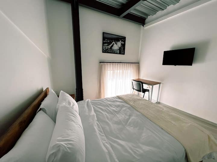 Nicozy Cafe And Guest House 2 Pax Room - Nicosia