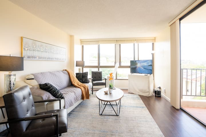 Stunning Diamond Head View Condo - Honolulu