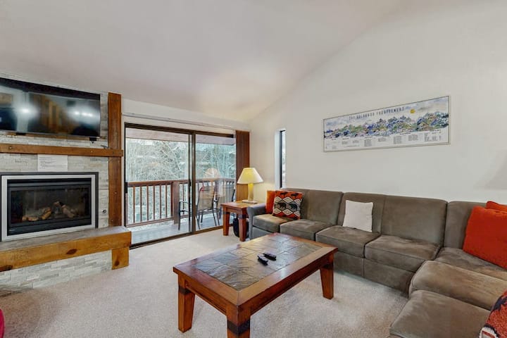 Two Br Condo Plus Loft With Easy Ski Access & W/d - Breckenridge, CO