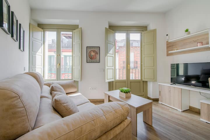 Sol Y Tranquilidad Para 4, Ven A Calle De La Sal - Madrid