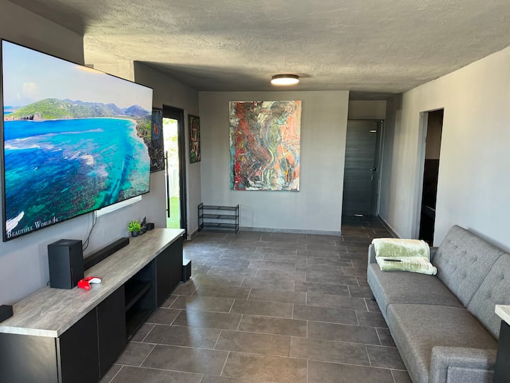 Costal Luxe Getaway - Levittown