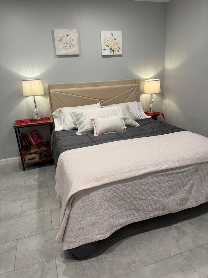 Renovated Canal Home Near To Downtown 2br/2ba - フォート・マイヤーズ, FL