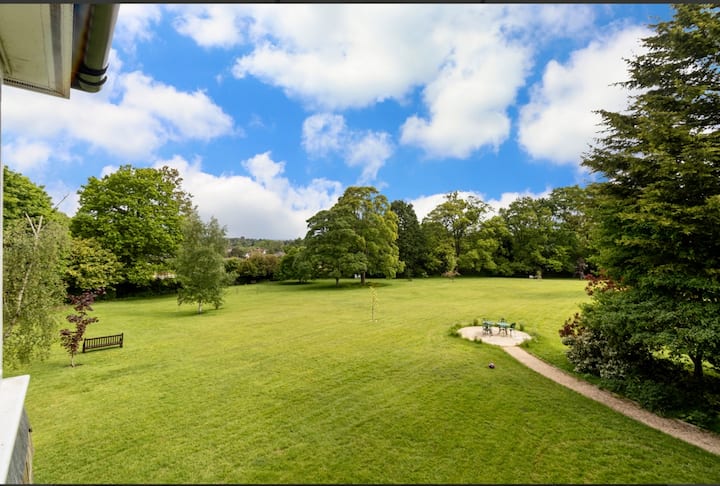 Central Flat With Gorgeous Views - Tonbridge