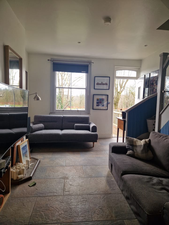 Quiet Heaven In Suburbia - Belfast