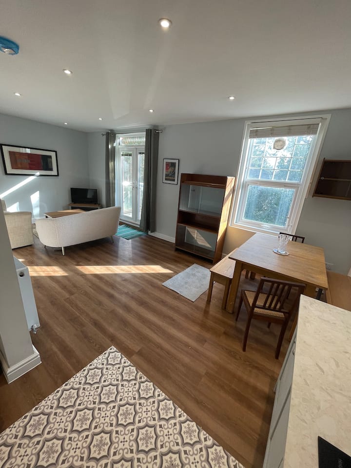 Super Flat For 4/6 With Terrace - Bournemouth
