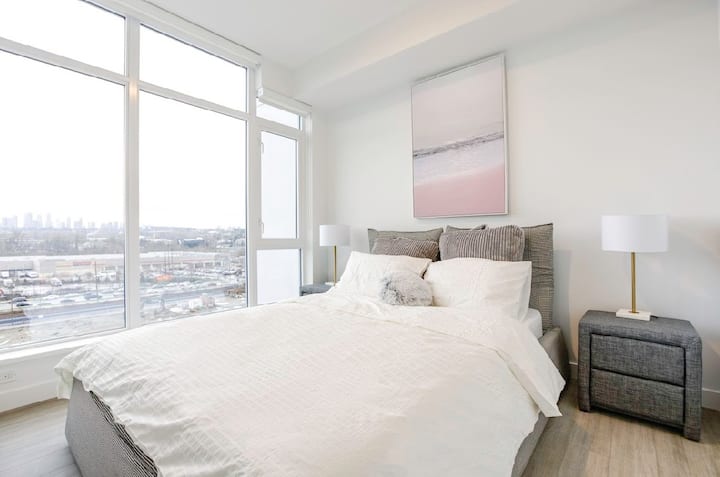 Bright 2b+2b Condo - 버너비