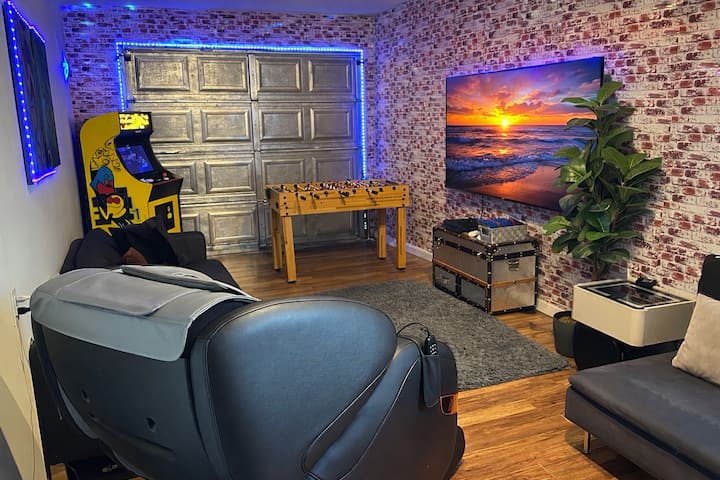 Gaming Retreat • Massage Chair• Stanford Palo Alto - Palo Alto, CA