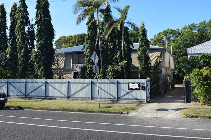 (S3) Quaint Three-bedroom Unit - Close To Cbd - Cairns