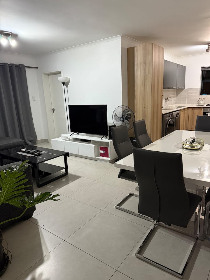 Midrand 2 Bed Close To Mall Of Africa - Midrand
