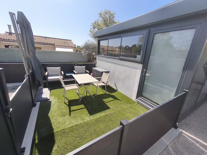 Charmant Studio - Cucuron
