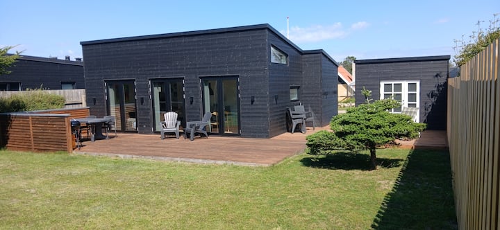 Blokhus By, Og Kun 750 M Fra Stranden - Blokhus