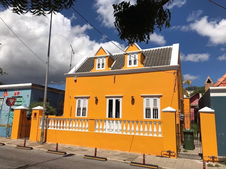 Monumental Studio - Curaçao