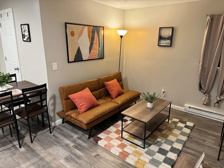 Lovely Located 2 Bdrm - Steps - Dwntwn & Hospitals - Albany, NY