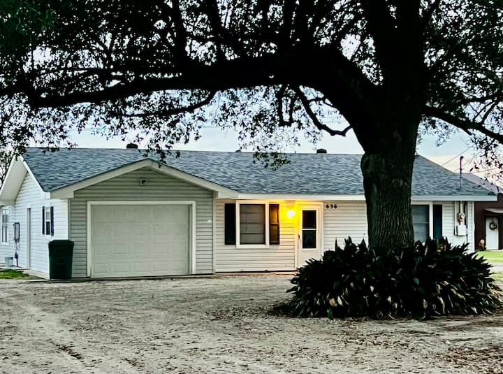 Shady Oak Cozy Getaway- Lake Charles, La - Lake Charles, LA