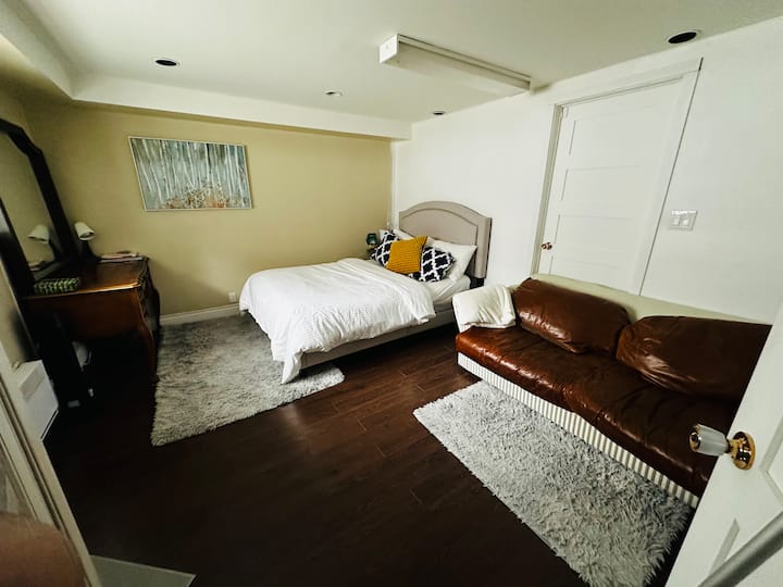 A Cozy Room In Pointe Claire - Dorval