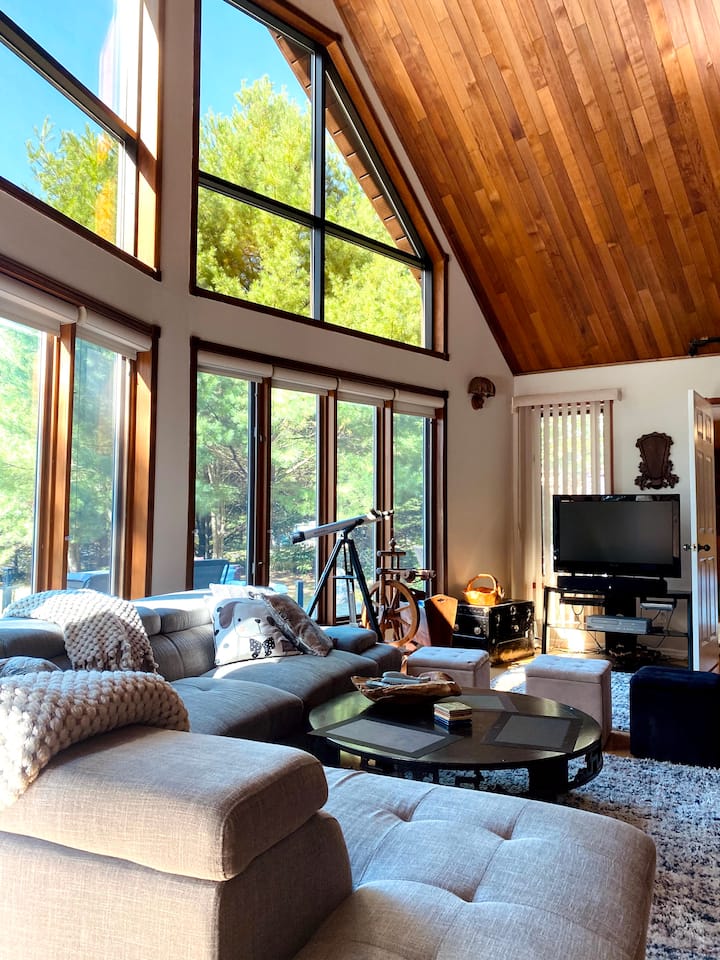Sleep In, Cuddle, Eat And Relax - Muskoka