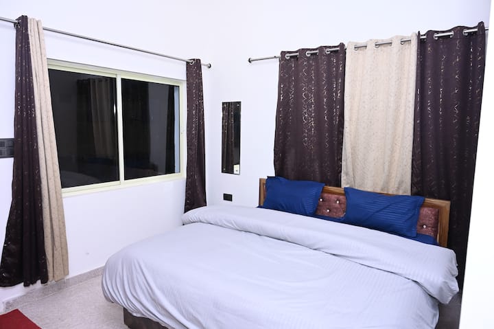 Morning Breeze Homestay
Queen Room (107) - Kanatal
