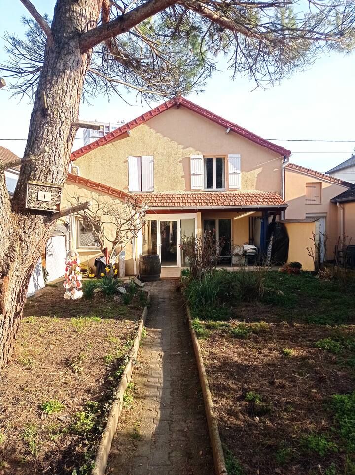 Oui-share 8 Sleeps - Chalon-sur-Saône