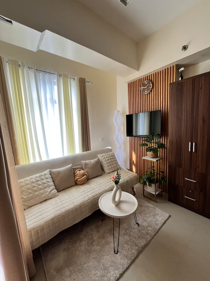 A&y Cozy Pad Located At Mabolo Garden Flats - Cebu City