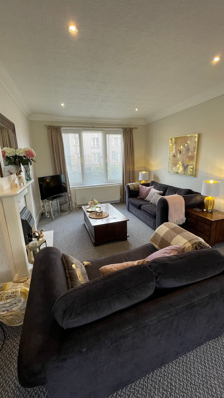 Cozy 4 Bedroom Craigard House, All Rooms Ensuite - Dunblane