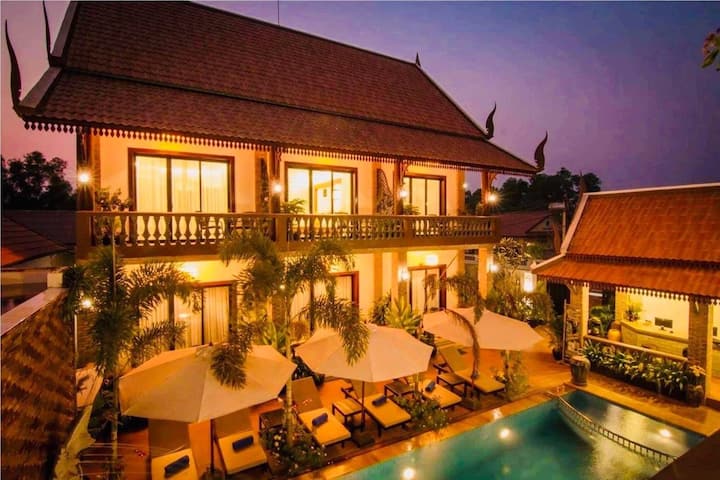 6 Bedrooms Private Pool Villa - Cambodia