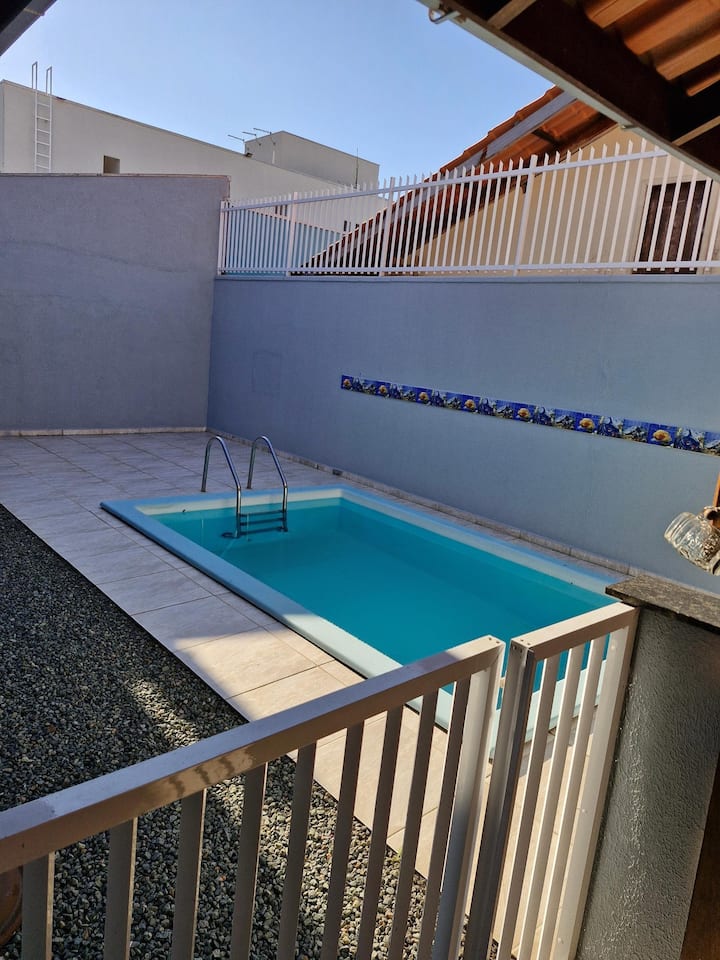 Casa  Com Piscina A 150 Metros Do  Beto Carreiro. - Penha