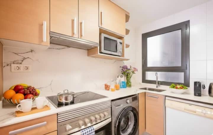 Cozy 4-bedroom Groupflat Near Plaza España 10ppl! - Barcelona