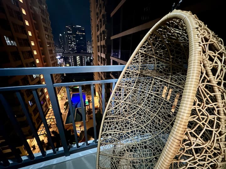 Peaceful Condo W/ Balcony, 100mb Wifi, Gym &Pool - Makati