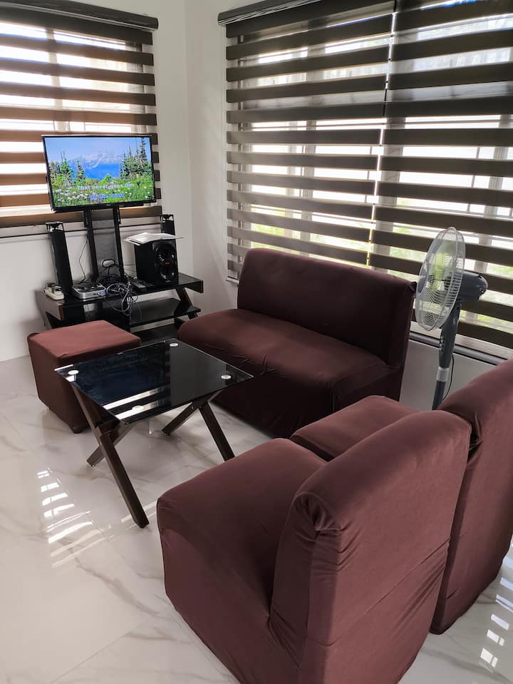 New House With Pool And Jacuzzi - San Pablo City