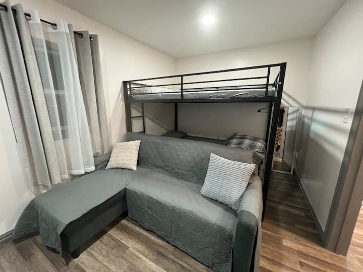 Simple Home Stay#1 (Queen Bunk Beds, 1 Bed Sofa) - Brazos Bend State Park, Needville