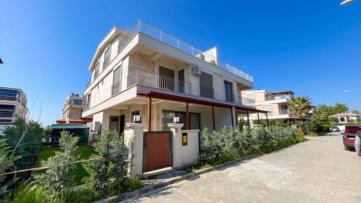 Ayvalikdogaevlerii@

Sarımsaklı Kumsalında - Ayvalık