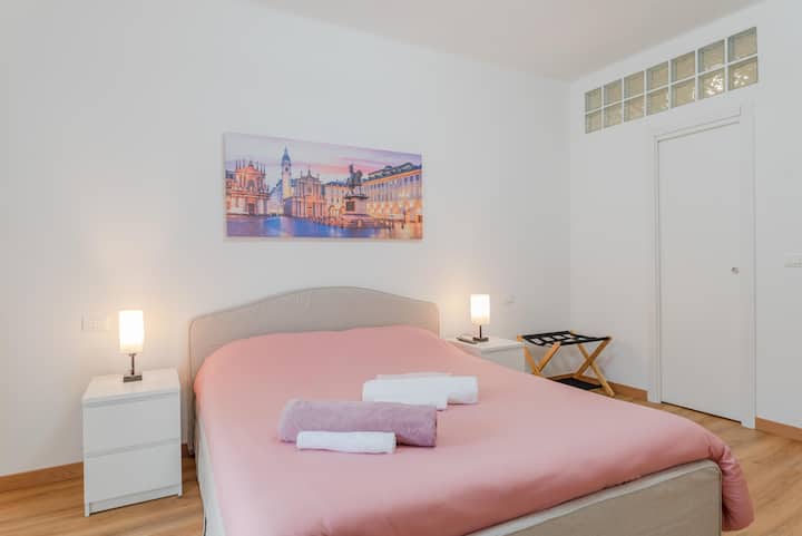 Enjoy In Front Of Lingotto Fiere/metro - Turin