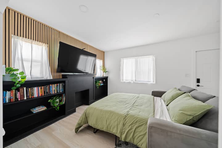 Freshly Reno’d 2br Near Downtown - Coronado, CA