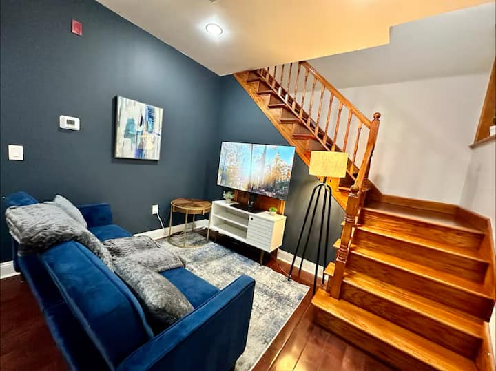Two Queen Beds Each With Bathroom | Sleeps 5 | - Philadelphia, PA