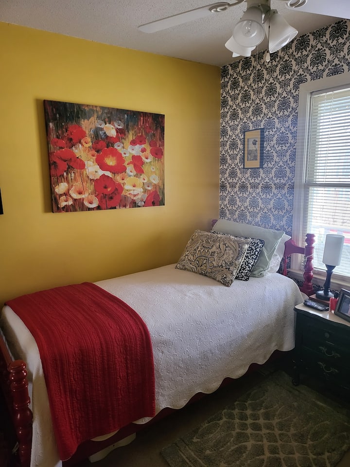 The Friendly Cottage - Wake Forest, NC