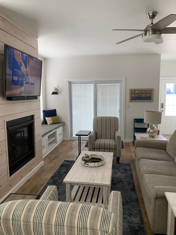 Goose & Twigs Sister Bay Condo - Sister Bay