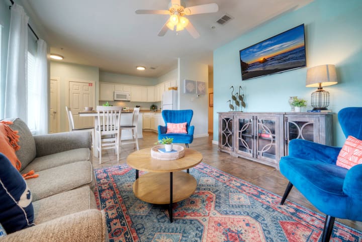 Stylish Condo W/ Pool Access  Prime Location - Port Aransas, TX