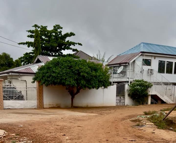 2 Bedroom Apartment With Full Kitchen And Bath. - Ghana