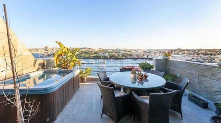 Jacuzzi Luxury Seafront Sliema - La Valette