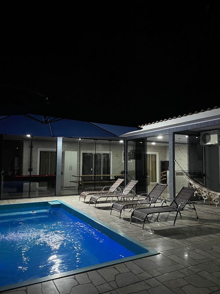 Casa Com Piscina Na Praia De Matinhos - Matinhos