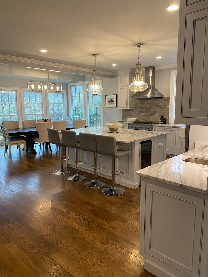 Walk To Grove/campus! 3 Blocks To Square. Sleep 15 - Oxford