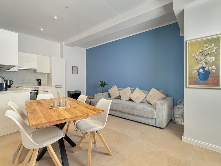 Design Suite 2 Bedrooms + Living Room & Balcony - Hannover